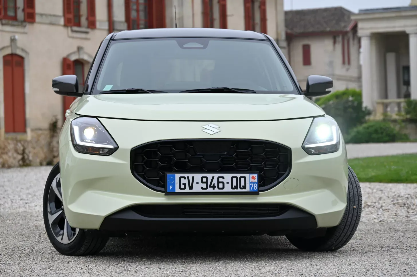 Test: Suzuki Swift door Autozine (2024) | Suzuki Auto