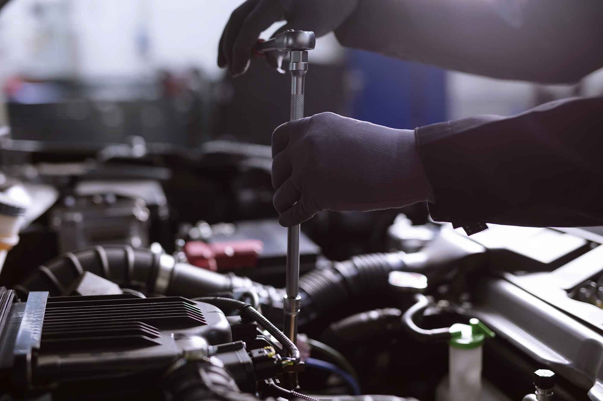 Tips om zelf onderhoud aan je auto uit te voeren | Suzuki blog | Suzuki ...